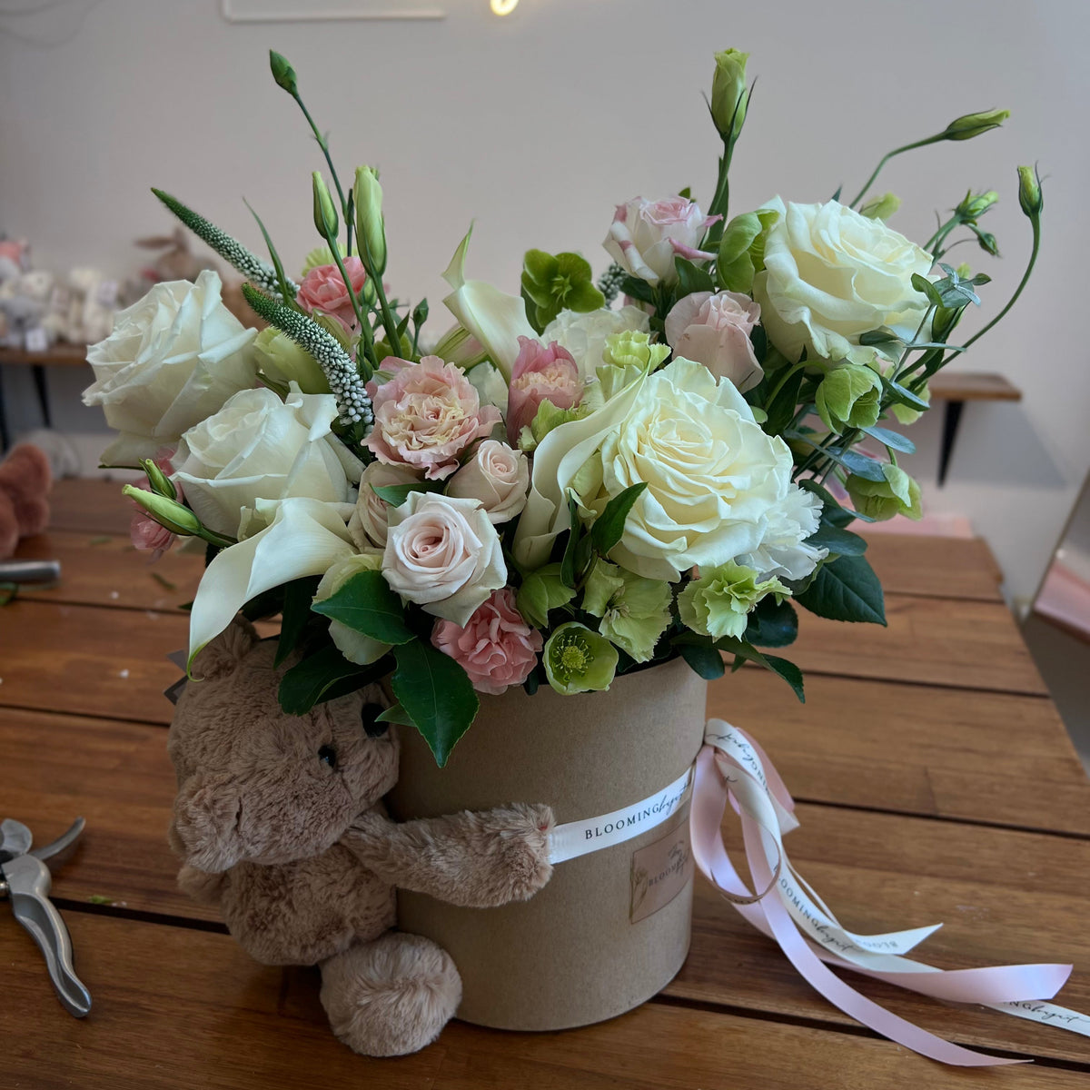 How to Pair Flowers with Other Gifts? 🌸🎁 – Blooming Bouquet